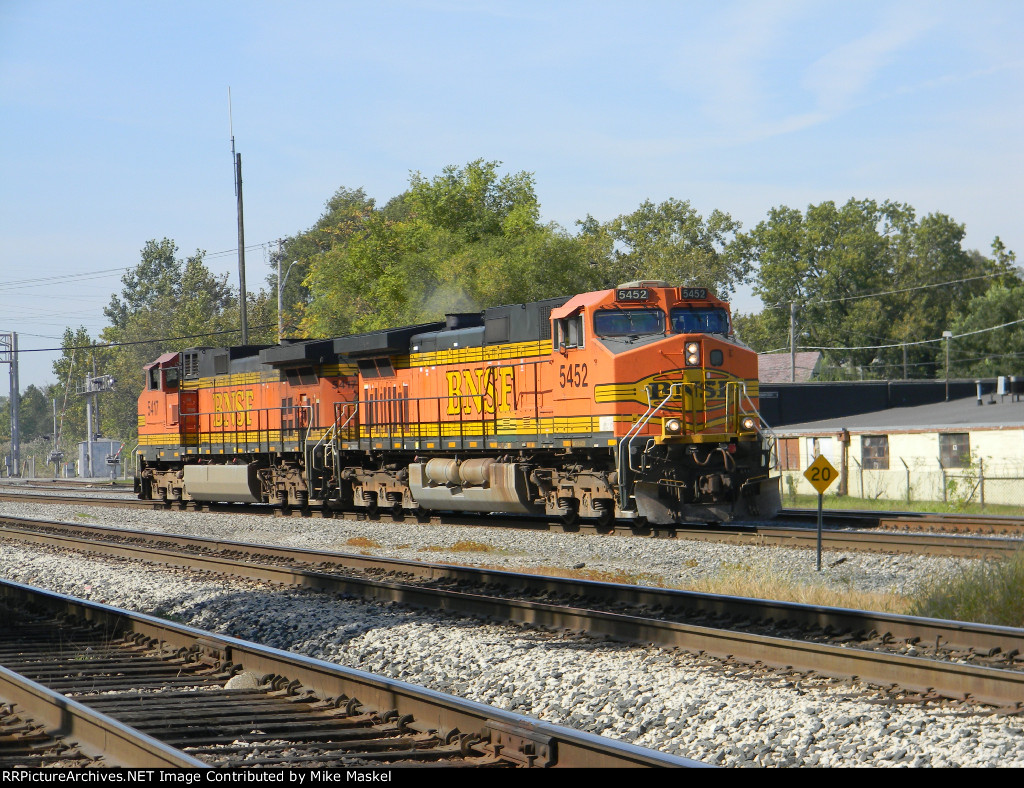 BNSF 5452